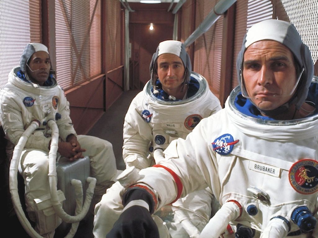 Capricorn One (1977): When O.J. Simpson Played an Astronaut - The Geek ...